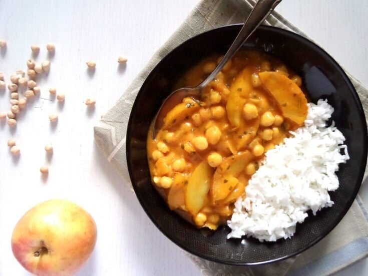 Vegan Apple Curry (with Chickpeas and Coconut Milk)