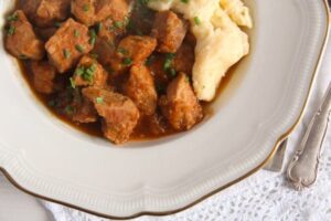 Pörkölt Recipe – Hungarian Pork Stew - Where Is My Spoon