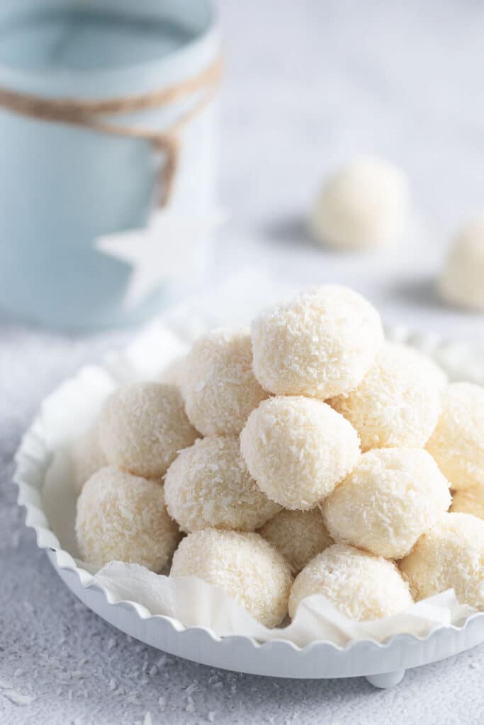Homemade Raffaello Balls (3 Ingredients)