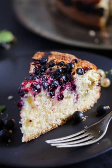 Black Currant Cake - Where Is My Spoon