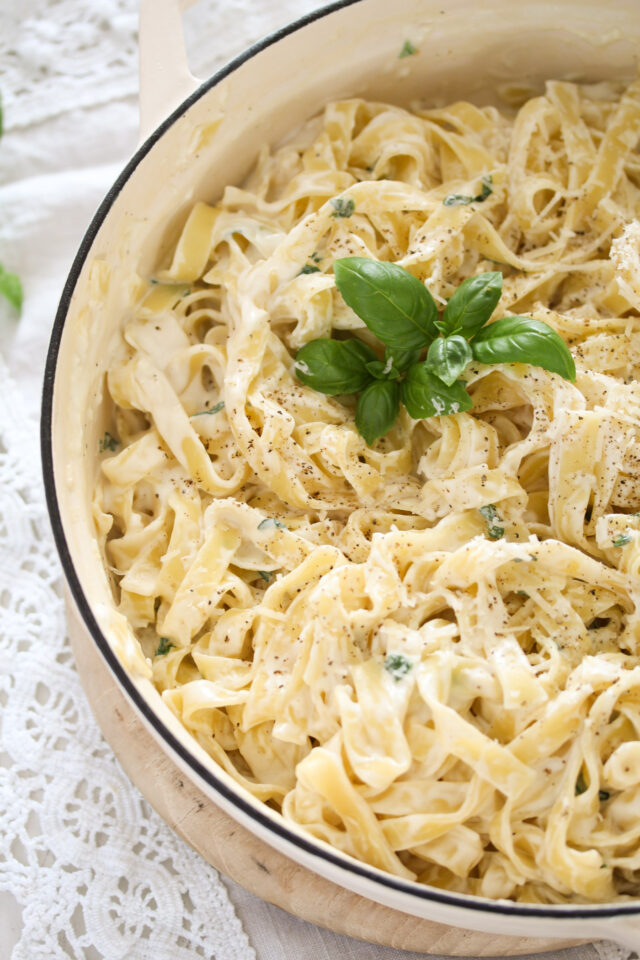 Quick Pasta with Cream Cheese (Basil and Garlic)