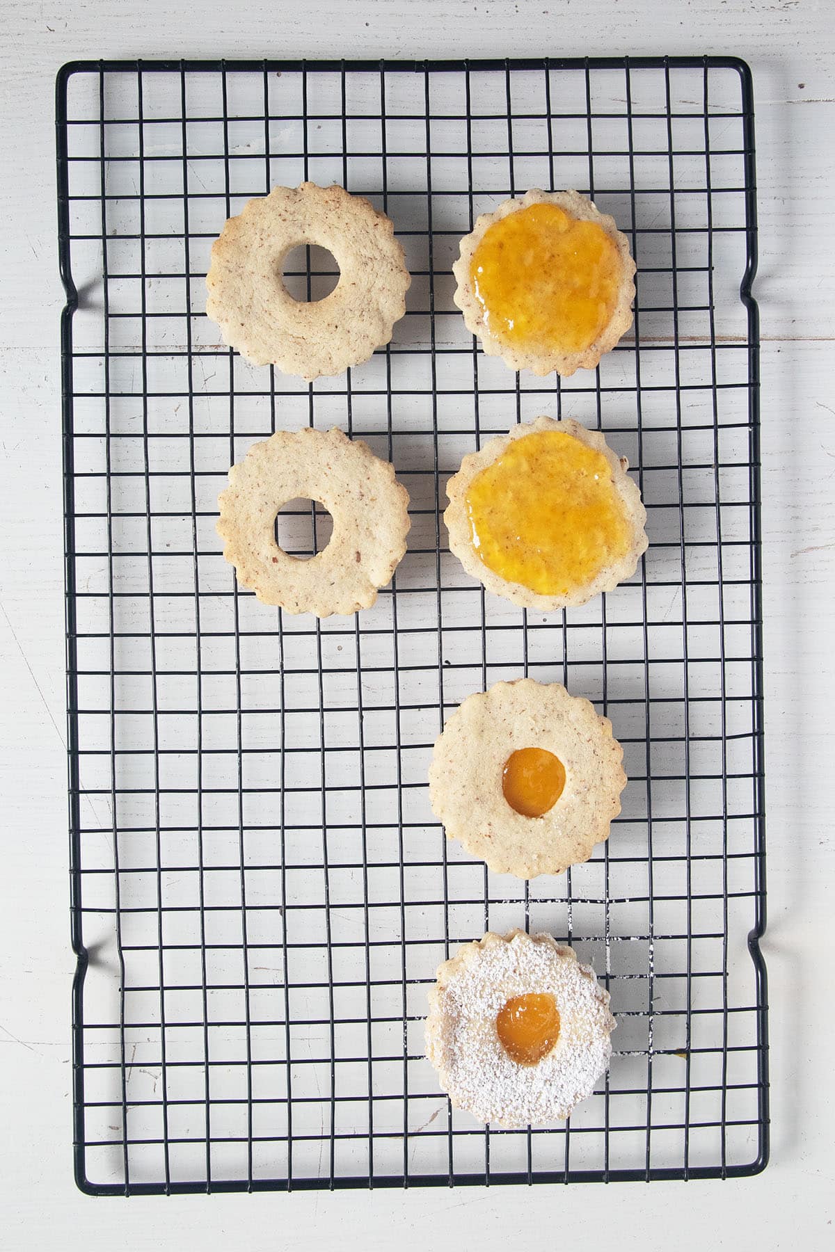 Apricot Jam Cookies (Linzer-Style Sandwich Cookies) - Where Is My Spoon